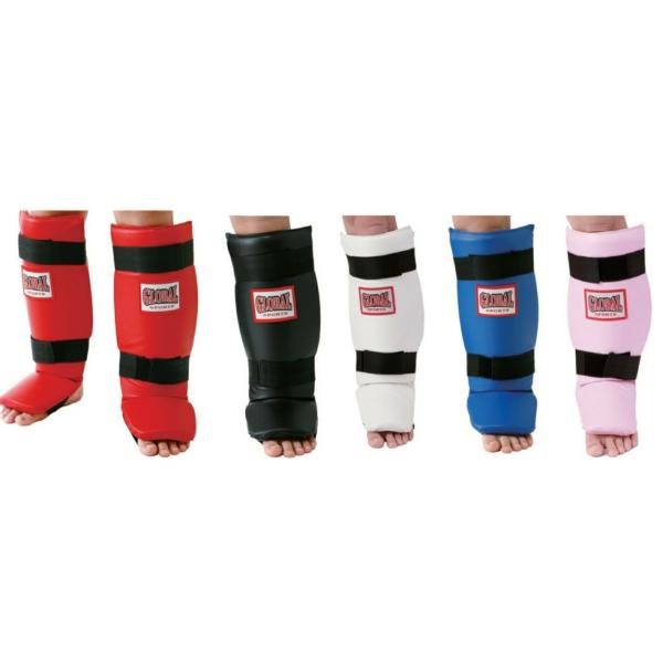 適度な硬さと厚みで脚を包み込みしっかりガード！足裏部分のゴムが二重で長持ち！上下のマジックテープが逆向きの為、ずれにくい！メーカー：グローバルスポーツ素材：合皮商品説明：単位：2個1組サイズ：M・Lカラー：黒・赤・青・白・ピンク