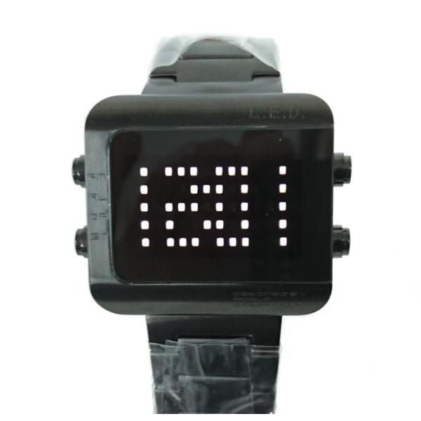 Life Evolution Design （L.E.D） ブランドの時計は、ドイツの若き自動車エンジニア、アドルフ・インダーマウアー氏が、オリジナルブランドの時計を開発するため、彼の持つ精密工学知識を利用し世に送りだされました。アドルフ氏...