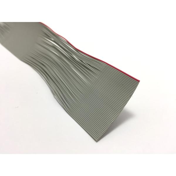 導体にAWG30(7本/0.1mm)の錫メッキ銅線を使用したハーフピッチ(0.635)のフラットケーブルです。一般的なフラットケーブルは1.27ピッチなので、幅が半分になり大変軽量です。高密度IDCコネクタ（1.27mmピッチ）と容易に圧接...
