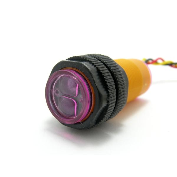 800mm反射型赤外線センサーです。写真3枚目の様に内部で瞬間接着剤が気化して白化現象が起きています。あらかじめご了承ください。電源電圧：5V詳細不明、マニュアルなしの上級者向けです！※ジャンク品につき、動作保証はありません。