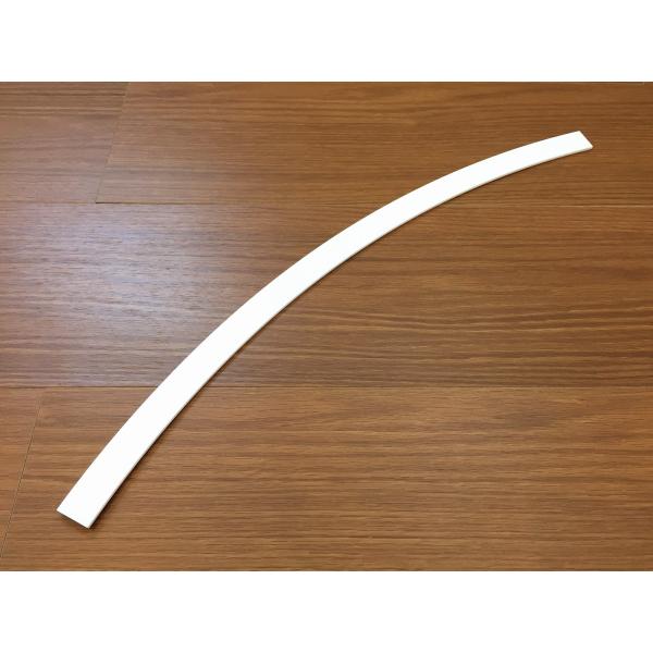 マイコンカーコース製作時に便利な灰色カッティングシート貼り付けガイドです。カーブ半径450mm(R450)の中央白線部分と同じ規格(幅20mm)のアクリル板です。ガイドの両端に合わせて10mm幅の灰色カッティングシートを貼り付けることで、マ...