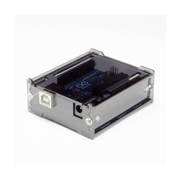 工房Emerge+が設計・制作するArduino Unoケース。「カッチリとしたボクシータイプのフル・エンクロージャ」背面がむき出しで不安なArduino Uno本体を、安全にケースに収めることが出来ます。アクリルエッジ板の採用により、透明...