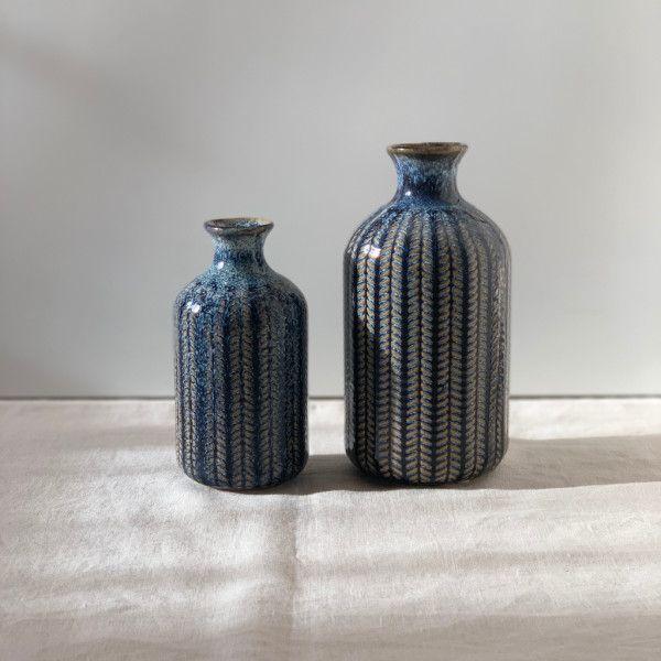 **サイズ（単位mm）**- 小  幅 70 奥行き 70 高さ 140 口径 35- 大  幅 90 奥行き 90 高さ 180 口径 45＊若干の誤差は御了承下さい。**主な素材**- 陶器**特記事項**- 送料無料- 一つひとつ手作...