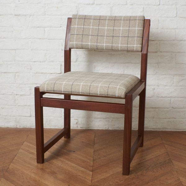 **サイズ（単位mm）**-  幅 495 奥行き 530 高さ 760 座高 450＊若干の誤差は御了承下さい。**主な素材**- 天然木- 張り地:ファブリック**特記事項**- 座面張地: 新しく張替えております。- 脚の継ぎ目に接着...