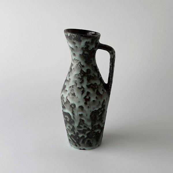 **サイズ（単位mm）**-  幅 100 奥行き 90 高さ 220＊若干の誤差は御了承下さい。**主な素材**- 陶器**特記事項**- フラワーベースのみの販売です。- 写真内のその他の備品は含まれません。- 現代陶器の基準でつくられ...