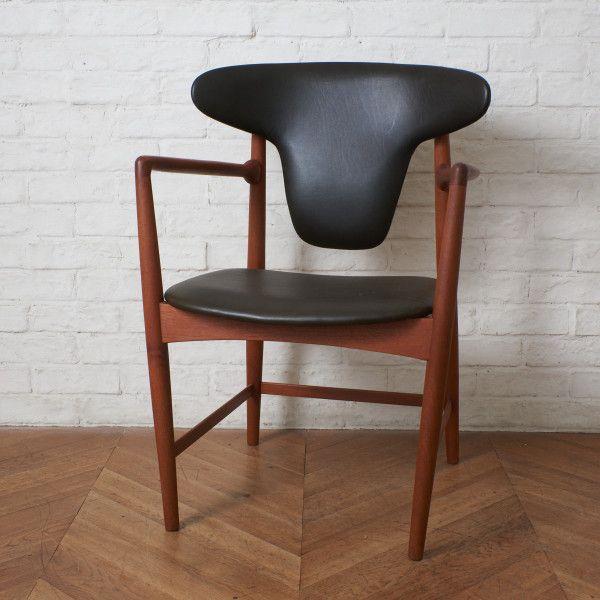 **サイズ（単位mm）**-  幅 595 奥行き 545 高さ 850 座高 440 肘高 655＊若干の誤差は御了承下さい。**主な素材**- チーク- 本革**特記事項**- 座面に色ムラがあります。- 商品コンディションは詳細画像に...