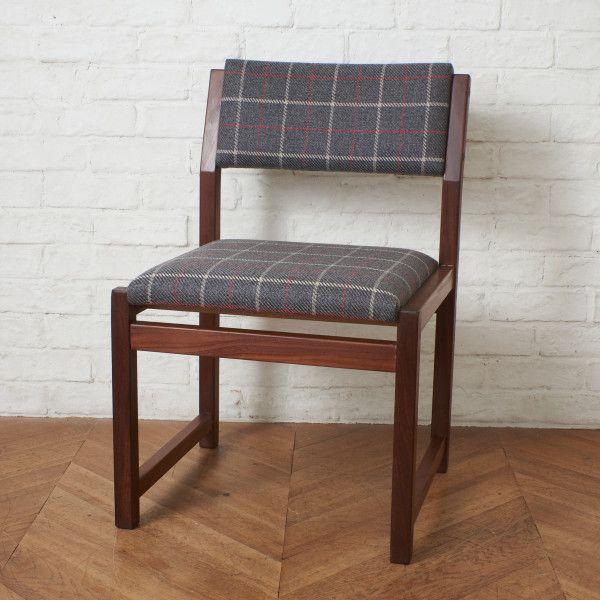 **サイズ（単位mm）**-  幅 495 奥行き 530 高さ 760 座高 450＊若干の誤差は御了承下さい。**主な素材**- 天然木- 張り地:ファブリック**特記事項**- 座面張地: 新しく張替えております。- 脚の継ぎ目に接着...