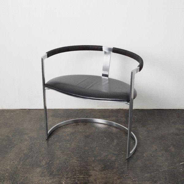 **サイズ（単位mm）**-  幅 680 奥行き 480 高さ 650 座高 450 肘高 650＊若干の誤差は御了承下さい。**主な素材**- ステンレススチール- 本革**特記事項**- 淡路島店舗にて保管しているため出荷迄に最長二週...