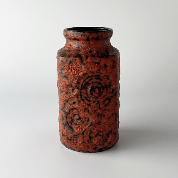 **サイズ（単位mm）**-  幅 110 奥行き 110 高さ 200＊若干の誤差は御了承下さい。**主な素材**- 陶器**特記事項**- フラワーベースの販売です- 写真内のその他の備品は含まれません。- 商品コンディションは詳細画像...