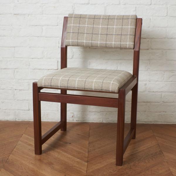 **サイズ（単位mm）**-  幅 495 奥行き 530 高さ 760 座高 450＊若干の誤差は御了承下さい。**主な素材**- 天然木- 張り地:ファブリック**特記事項**- 座面張地: 新しく張替えております。- 脚の継ぎ目に接着...