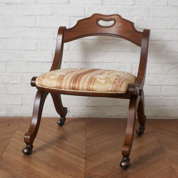 **サイズ（単位mm）**-  幅 555 奥行き 590 高さ 705 座高 425＊若干の誤差は御了承下さい。**主な素材**- 主材:マホガニー、ペカン- 張り地:ファブリック**特記事項**- キャスター付- 定価:157,300円...