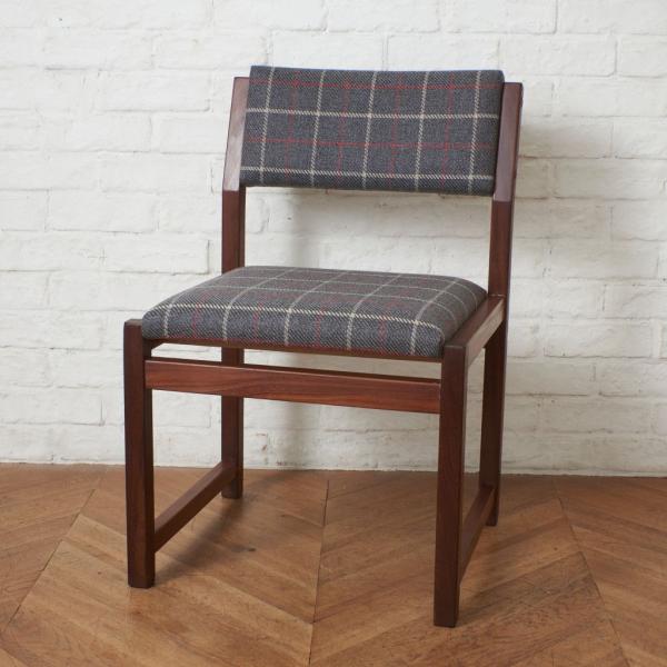 **サイズ（単位mm）**-  幅 495 奥行き 530 高さ 760 座高 450＊若干の誤差は御了承下さい。**主な素材**- 天然木- 張り地:ファブリック**特記事項**- 座面張地: 新しく張替えております。- 脚の継ぎ目に接着...