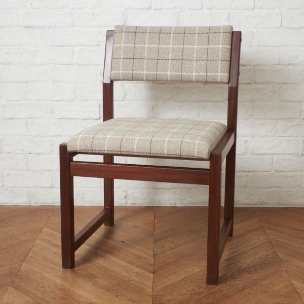 **サイズ（単位mm）**-  幅 495 奥行き 535 高さ 770 座高 450＊若干の誤差は御了承下さい。**主な素材**- 天然木- 張り地:ファブリック**特記事項**- 座面張地: 新しく張替えております。- 右脚や右背もたれ...