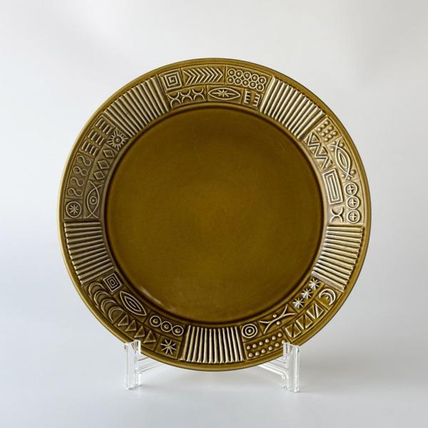 **サイズ（単位mm）**-  幅 255 奥行き 255 高さ 25＊若干の誤差は御了承下さい。**主な素材**- 陶器**特記事項**- ディナープレート1点の販売です。- 写真内のその他の備品は含まれません。- 貫入があります。(陶磁...