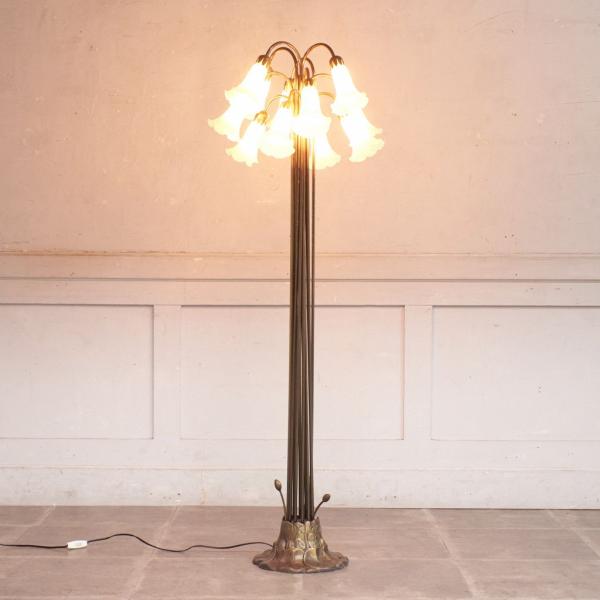 **サイズ（単位mm）**-  幅 510 奥行き 525 高さ 1540＊若干の誤差は御了承下さい。**主な素材**- ガラス- 鋳物**特記事項**- 電球サイズ:E17×12灯。通電確認済み。電球は付属致しません。- シェードが1つあ...