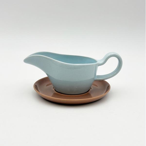 **サイズ（単位mm）**- ソースボート  幅 210 奥行き 94 高さ 84- ソーサー  幅 165 奥行き 165 高さ 16＊若干の誤差は御了承下さい。**主な素材**- 陶器**特記事項**- ソースボート&amp;ソーサーの...