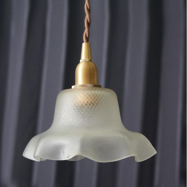 **サイズ（単位mm）**-  幅 150 奥行き 150 高さ 140 コード長さ 630＊若干の誤差は御了承下さい。**主な素材**- ガラス**特記事項**- 電球:E17×1灯、通電確認済み。- 電球は付属致しません。- ソケット部...