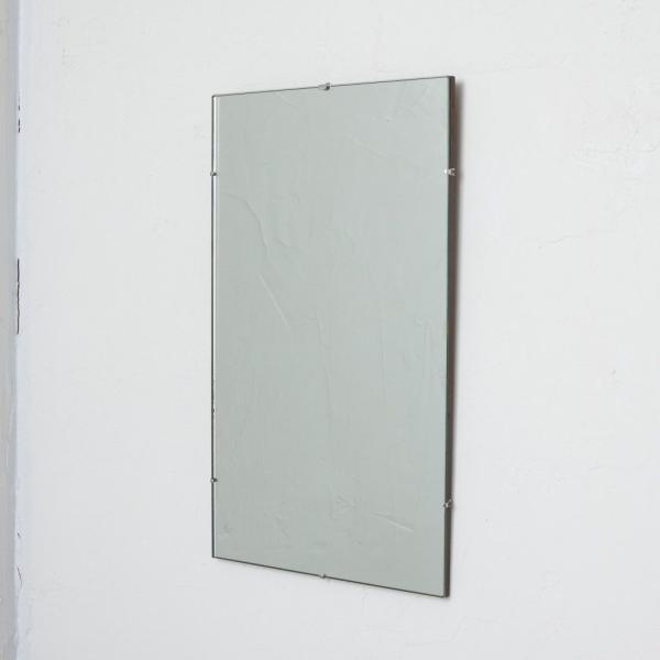 **サイズ（単位mm）**-  幅 310 奥行き 20 高さ 550＊若干の誤差は御了承下さい。**特記事項**- 側面に穴、鏡内側に汚れがあります。- 壁面取付用のビスは付属致しません。- 商品コンディションは詳細画像にて必ずご確認お願...