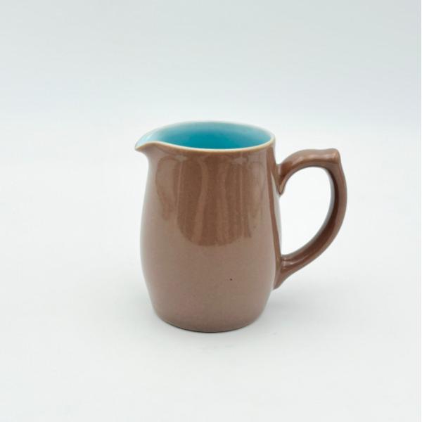 **サイズ（単位mm）**-  幅 110 奥行き 65 高さ 105＊若干の誤差は御了承下さい。**主な素材**- 陶器**特記事項**- ミルクジャグ1点の販売です。- ユーズド品特有のスレ・小傷がありますが、ご使用上問題ありません。-...