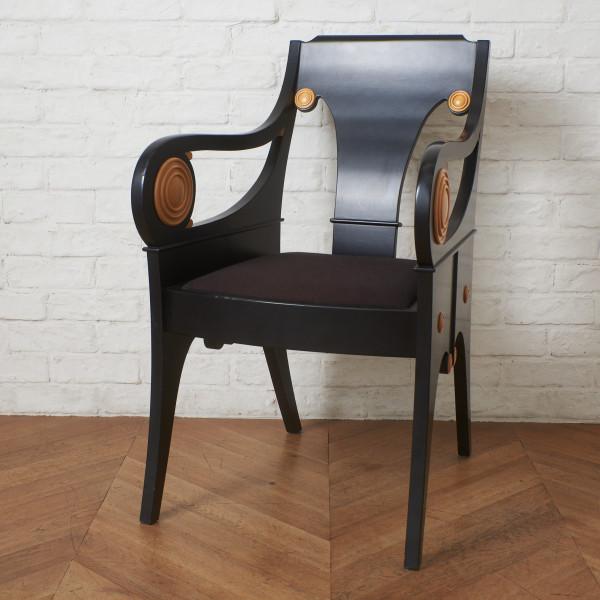 **サイズ（単位mm）**-  幅 530 奥行き 630 高さ 870 座高 440 肘高 680＊若干の誤差は御了承下さい。**主な素材**- 天然木- ファブリック**特記事項**- 欠けがあります。- 商品コンディションは詳細画像に...