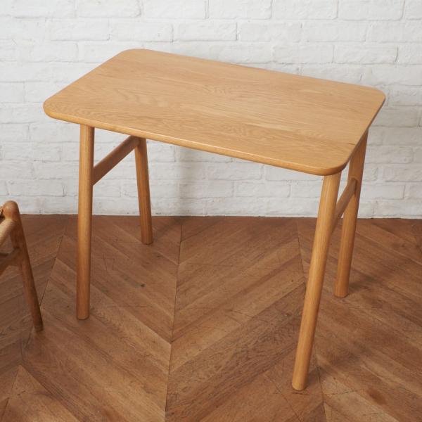 **サイズ（単位mm）**-  幅 810 奥行き 500 高さ 710  - 椅子置きスペース  幅 660 奥行き 470 床から幕板までの高さ 625＊若干の誤差は御了承下さい。**主な素材**- オーク無垢材**特記事項**- 分解...