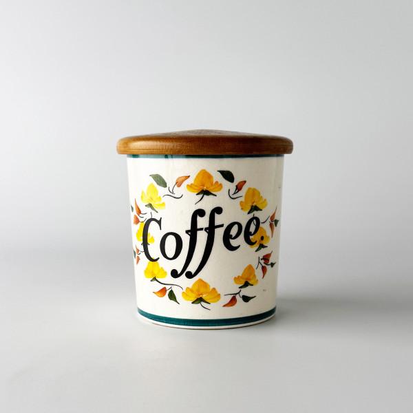 **サイズ（単位mm）**-  幅 120 奥行き 120 高さ 130＊若干の誤差は御了承下さい。**主な素材**- 陶器**特記事項**- キャニスターの販売です。- 写真内のその他の備品は含まれません。- 貫入があります。(陶磁器が焼...