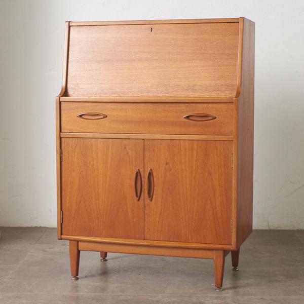 **サイズ（単位mm）**-  幅 755 奥行き 410-600 高さ 1085  - 椅子置きスペース  幅 720 天板下奥行き 185 床から天板下までの高さ 765  - 引出内寸  幅 695 奥行き 360 高さ 110＊若干...