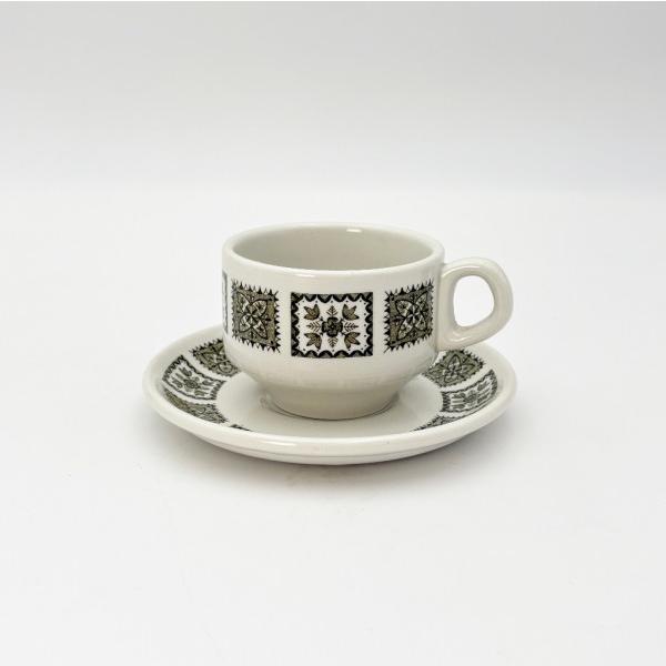 **サイズ（単位mm）**- カップ  幅 110 奥行き 83 高さ 63- ソーサー  幅 144 奥行き 144 高さ 18＊若干の誤差は御了承下さい。**主な素材**- 陶器**特記事項**- カップ＆ソーサーの販売です。- ユーズ...