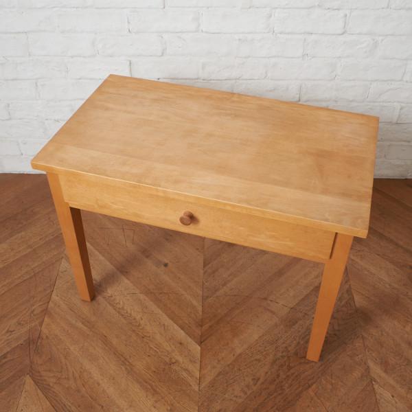 **サイズ（単位mm）**-  幅 700 奥行き 410 高さ 495  - 引出内寸  幅 545 奥行き 255 高さ 65＊若干の誤差は御了承下さい。**主な素材**- メープル**特記事項**- 商品コンディションは詳細画像にて必...