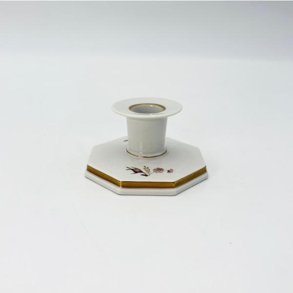 **サイズ（単位mm）**-  幅 97 奥行き 97 高さ 55＊若干の誤差は御了承下さい。**主な素材**- 陶器**特記事項**- キャンドルホルダー1点の販売です。- ユーズド品特有のスレ・小傷がありますが、ご使用上問題ありません。...