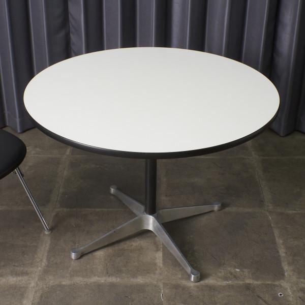 **サイズ（単位mm）**-  幅 900 奥行き 900 高さ 645＊若干の誤差は御了承下さい。**主な素材**- ベニア ラミネート仕上げ- スチール**特記事項**- テーブルのみの販売です。チェアは含まれません。- 天板側面に隙間...