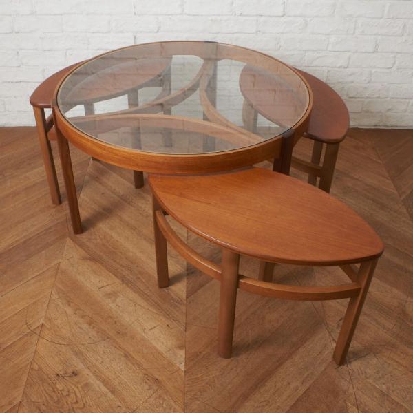 **サイズ（単位mm）**-  幅 820 奥行き 820 高さ 510  - 小 x3  幅 625 奥行き 325 高さ 440＊若干の誤差は御了承下さい。**主な素材**- チーク- ガラス**特記事項**- ガラス天板に傷があります...