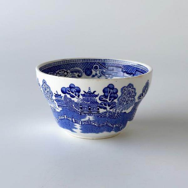 **サイズ（単位mm）**-  幅 110 奥行き 110 高さ 60＊若干の誤差は御了承下さい。**主な素材**- 陶器**特記事項**- シュガーボウル1点の販売です。- 写真内のその他の備品は含まれません。- ユーズド品特有のスレ・小...