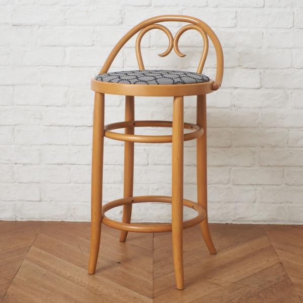 **サイズ（単位mm）**-  幅 420 奥行き 430 高さ 795 座高 620＊若干の誤差は御了承下さい。**主な素材**- ビーチ- ファブリック(ミナペルホネン タンバリン)**特記事項**- 張地は新しく張り替えております。-...