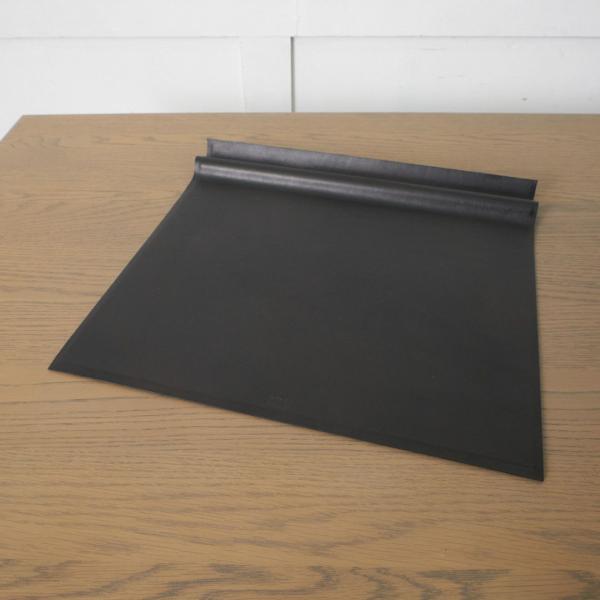 **サイズ（単位mm）**-  幅 400 奥行き 415 高さ 30＊若干の誤差は御了承下さい。**主な素材**- 本革**特記事項**- 小キズやシミ、複数横線が入っています。- 商品コンディションは詳細画像にて必ずご確認お願いします。...