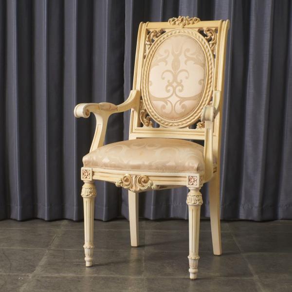 **サイズ（単位mm）**-  幅 620 奥行き 580 高さ 1110 座高 550 肘高 700＊若干の誤差は御了承下さい。**主な素材**- 張り地: ファブリック**特記事項**- 同等品参考価格: 270,160円(税込)- チ...