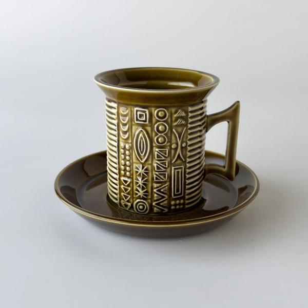 **サイズ（単位mm）**- カップ  幅 95 奥行き 80 高さ 80- ソーサー  幅 135 奥行き 135 高さ 20＊若干の誤差は御了承下さい。**主な素材**- 陶器**特記事項**- カップ＆ソーサー1点の販売です。- 写真...