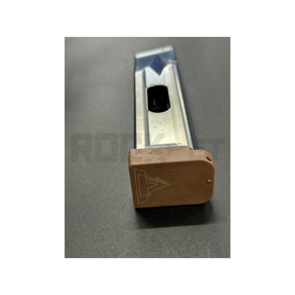 BATON CO2GBB 2011シリーズ用Type-NTL 31rd FDEスペアマガジンに、実銃TTIのリアル刻印を施したカスタム商品マガジンバンパー部分の一箇所にTTIロゴが入ります。リアル刻印のSAND VIPER本体に合わせてどうぞ！