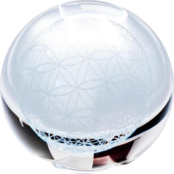 「商品情報」神聖幾何学の象徴として知られるフラワーオブライフを美しく表現した、K9クリスタルガラス製の丸玉です。高品質なK9クリスタルガラスを使用し、精密なレーザー彫刻技術によって、繊細で立体的なフラワーオブライフのパターンを球体の内部に施...