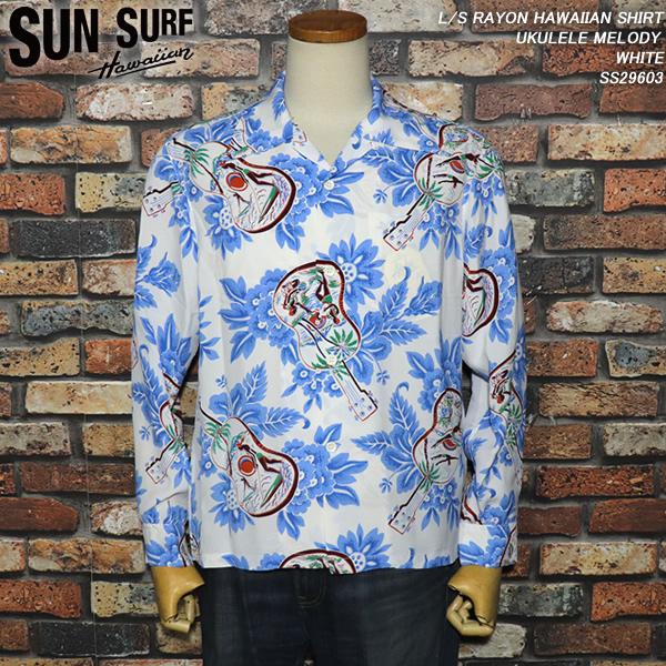 ★常夏の島ハワイを象徴する楽器であるウクレレがメインモチーフ。　★背景にモノトーンで抜染したハイビスカスを組み合わせ、ウクレレの中にはハワイの風景が描かれているという秀逸なデザイン。★1950年代に入るとアロハシャツはリゾートウェアとしてア...