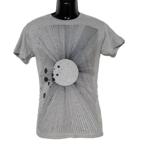 FEVER RAY フィーヴァー・レイ公認海外のオフィシャルバンドTシャツメーカー正規品Sサイズ　身幅約48cm 着丈約65cm Mサイズ　身幅約50cm 着丈約70cmLサイズ　身幅約54cm 着丈約73cm ※ご注意当店の商品は輸入品の...
