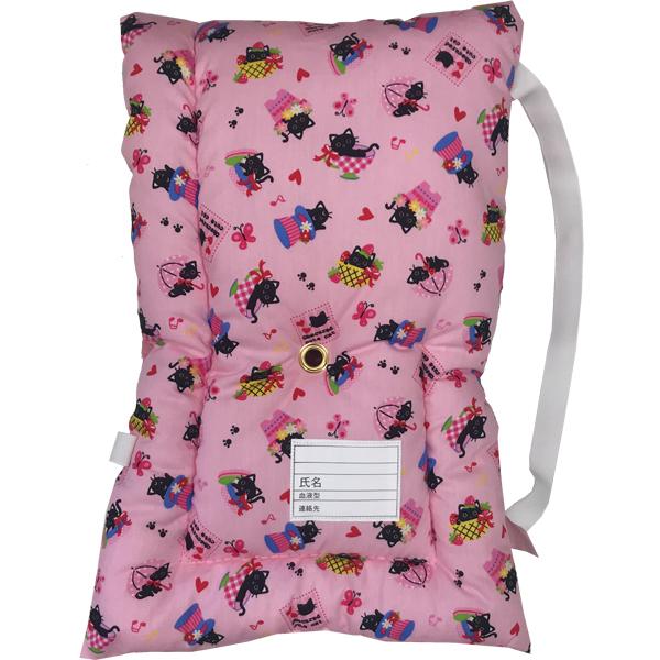 普段はクッション座布団、通学のヘルメット代わりに、地震の時は防災頭巾として、防災クッションです。平ゴム付きで椅子に固定できます。※内側生地の色は変更になる場合があります。あらかじめご了承ください。耳穴つき。■素材側地：綿100%中わた：ポリ...