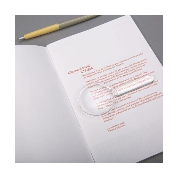 レンズとハンドル部分で倍率が変わる拡大鏡。サイズ：W5×D7×H11cm素材：アクリル、ガラス生産国：中国