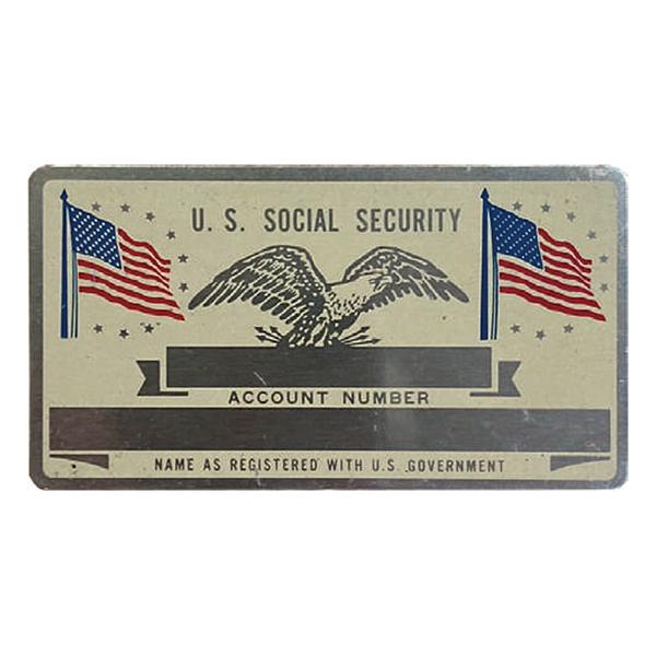 ■U.S. Social Security のaデッドストックプレート。 ■コンテナ等のギアやドアや棚などのデコレーションに。サイズ:約8.2x4.5cm生産国：アメリカ※多少のスレ傷や経年のダメージがあります。