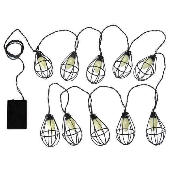 インダストリアルなイメージのLEDライトが10個連なったラインライト。 電池で点灯するので場所を選ばずどこにでも使うことができます。サイズ：コード長さ280cm（パッケージ：W31.5×H6×D15.5cm)素材：PVC, PP電池：単三電...