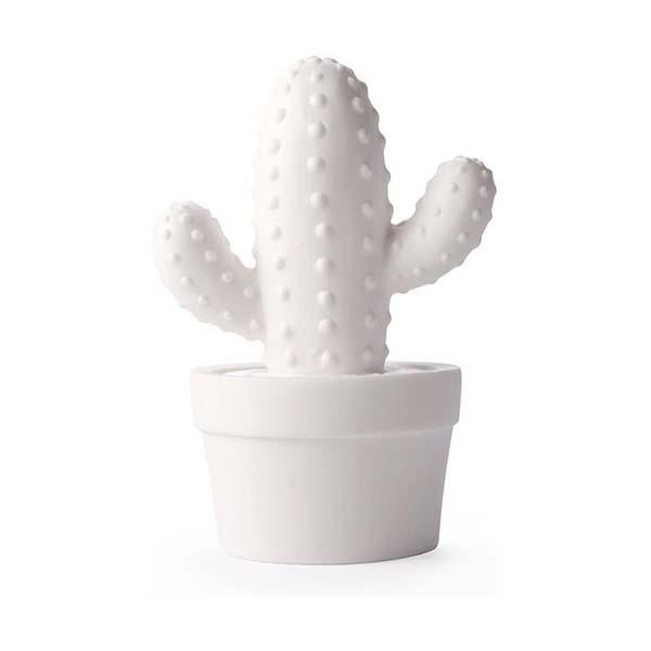 暖かい輝きを放つサボテン型ライト。サイズ：W8.1×D6.6×H11.7cm素材：ポーセリン製電源：ボタン電池（LR44×3本使用：付属）生産国：中国