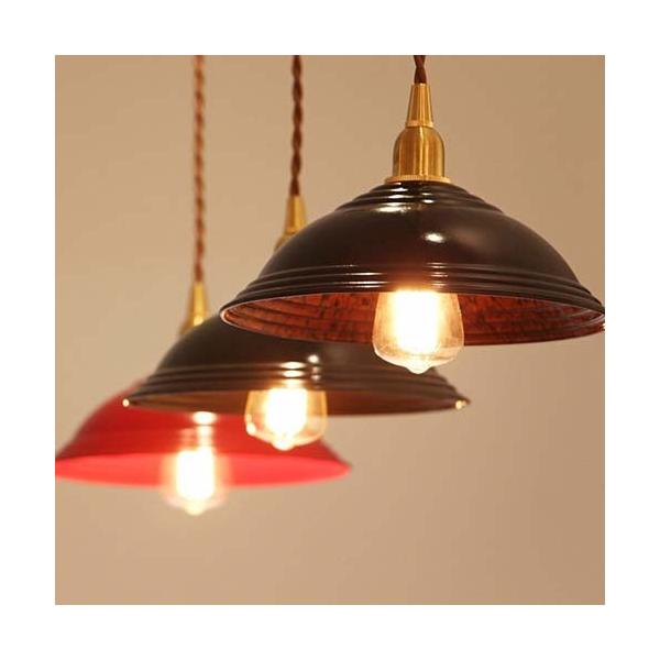 1930年代に使用されていた金型と機械を用いて作られたベークライト製ランプシェード。ソケット穴29mm。E-17 Brown Cordを使用することが可能。BRAND：bakeliteindustries / Made in Austral...