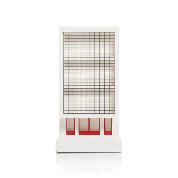 1925 年にヴァルター・グロピウスがモダニズムを提唱し、20世紀の建築の多くを形成したデザイン学校バウハウスを、設立するために設計した建物のオブジェ。バウハウス・デッサウは1925年、ヴァルター・グロピウスによって設計されたバウハウス・デ...