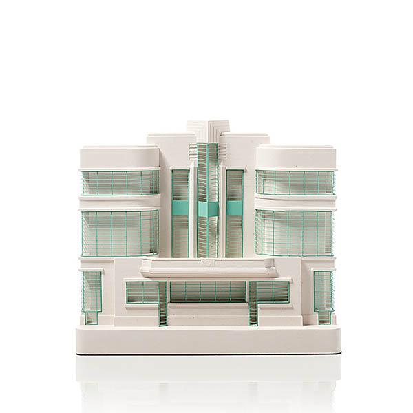 フーバービルディングはアールデコ運動の記念碑として長い間称えられてきた。ウォリス、ギルバート＆パートナーズが設計したフーバー・ビルディングスは壮麗で、まさにフーバー社の広告塔である。美しいファサードは1930 年代の革命であり、特にライトグ...