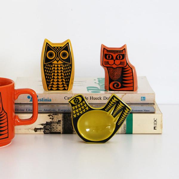 ニュージーランド発のインテリアブランド"MAGPIE"が、イギリスヴィンテージとして愛好家の多い"Hornsea"のアーカイブから復刻した、1960~70年代のレトロな図柄を採用したストーンウェアシリーズ。デスクや本棚などに収まりのいいミニ...